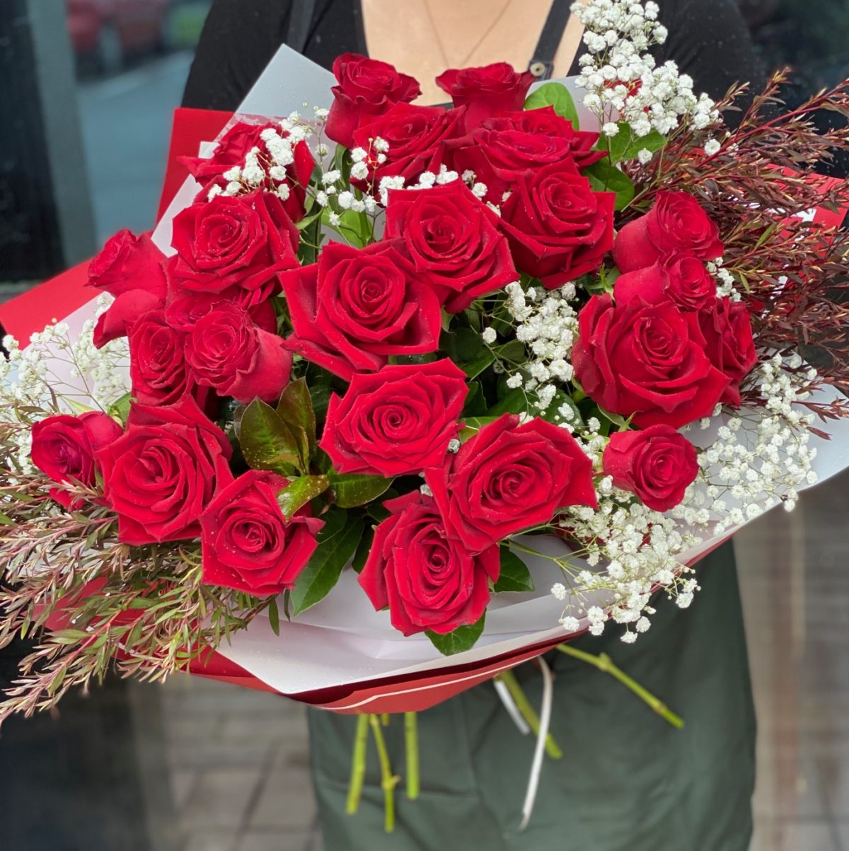 Unforgettable Love Two Dozen Roses – Petal Palace